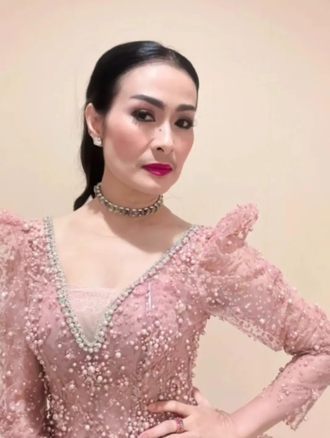 Cantik Menawan Ini 6 Potret Iis Dahlia Yang Awet Muda Di Usia 50 Tahun