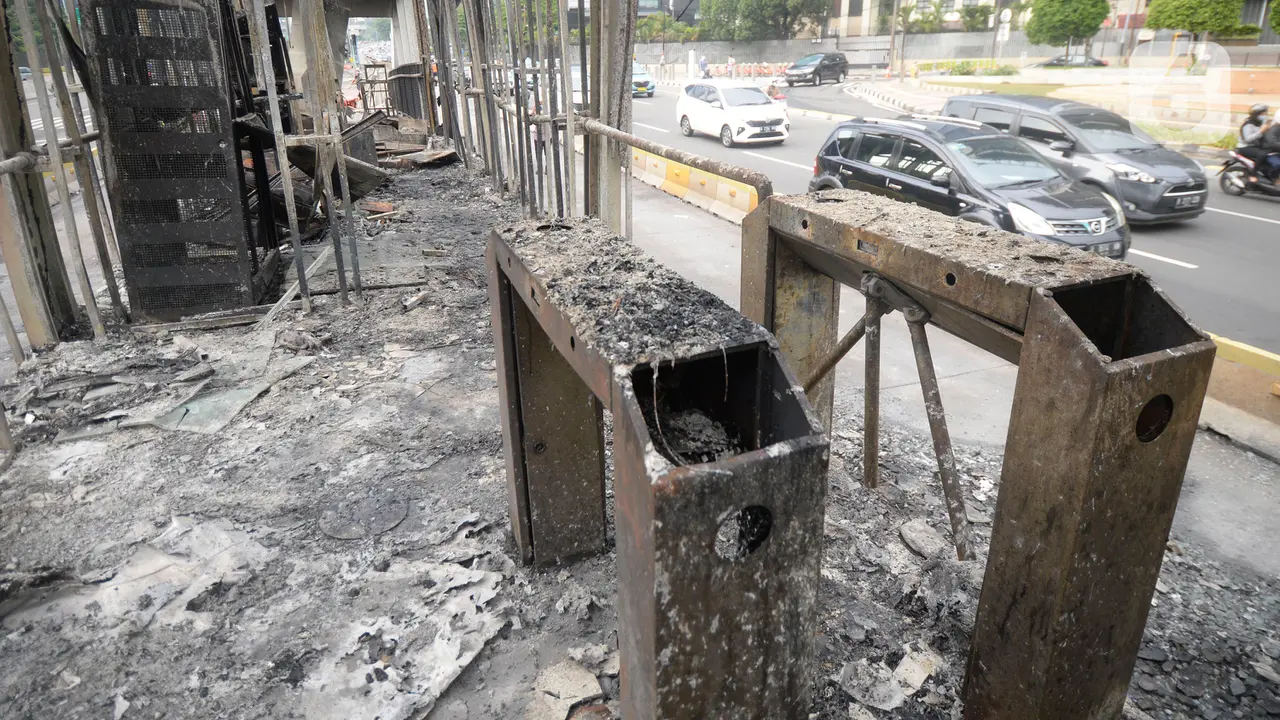 Riwayat Halte Transjakarta Senen Sentral, Dibakar Massa, Kembali ...