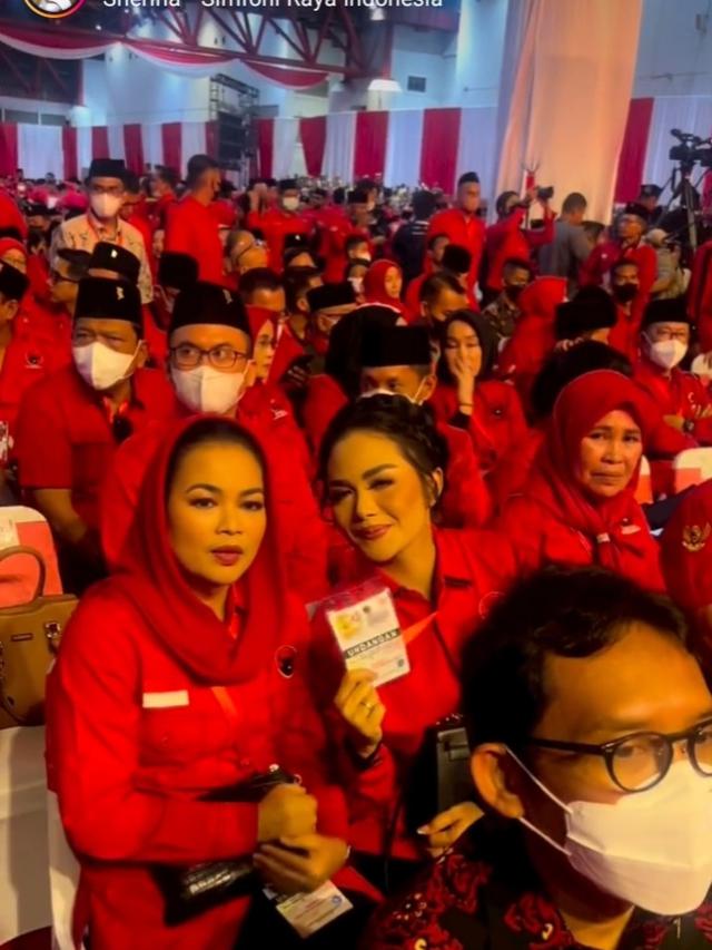 6 Potret Krisdayanti di Acara HUT ke-50 PDIP, Penuh Penghayatan Nyanyikan Lagu Simfoni Raya ...
