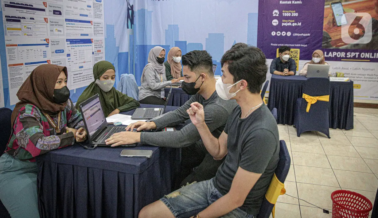 FOTO: Suasana Hari Terakhir Pelaporan SPT Pajak Tahunan - Foto Liputan6.com
