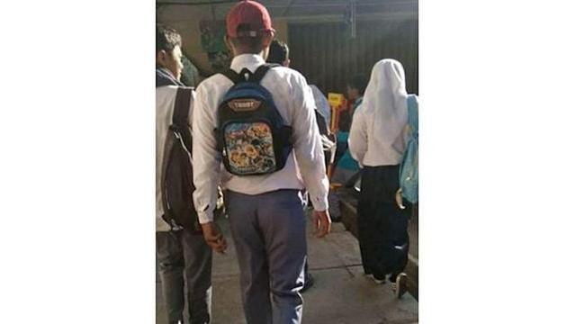 6 Tas yang Dipakai Murid Cowok saat Sekolah Ini Bikin Ngakak - Hot ...