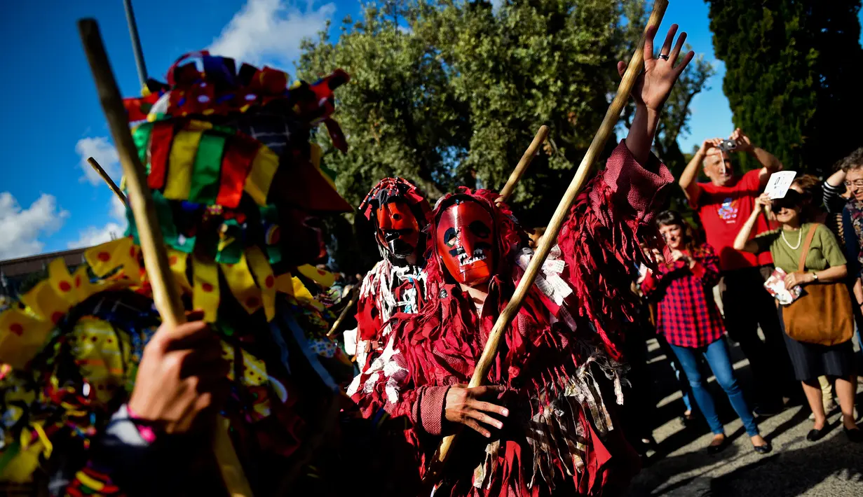 Melihat Kemeriahan Festival Topeng Iberia di Portugal - Foto Liputan6.com