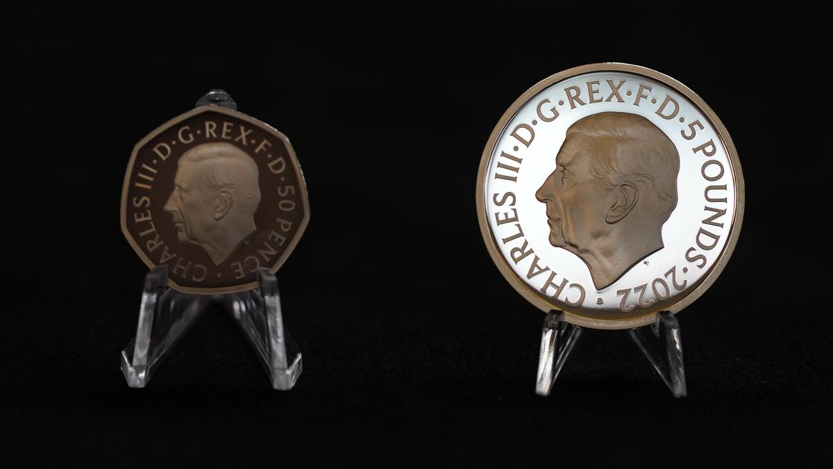 Potret Koin Raja Charles III Diresmikan Kerajaan Inggris, Apa Makna ...