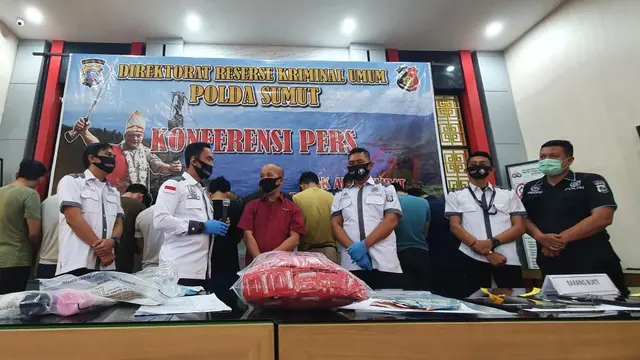 Polisi Gerebek Tempat Pijat Plus-Plus Khusus 'Gay' di Medan - Regional Liputan6.com