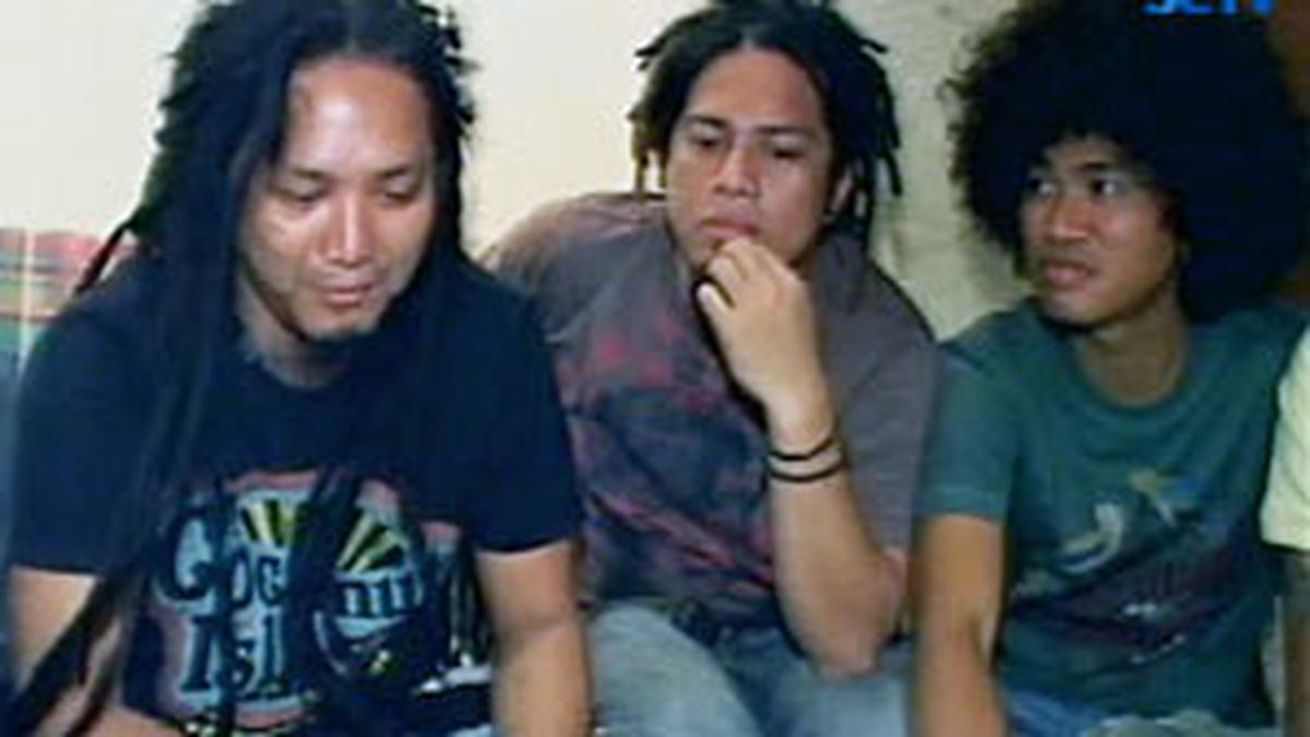 Steven & Coconut Treez Manggung di Jepang