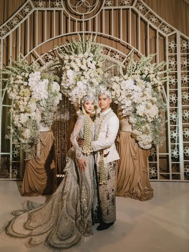 Potret Detail Dekorasi Akad Nikah Al Ghazali dan Alyssa Daguise, Elegan dengan Nuansa Gold dan ...