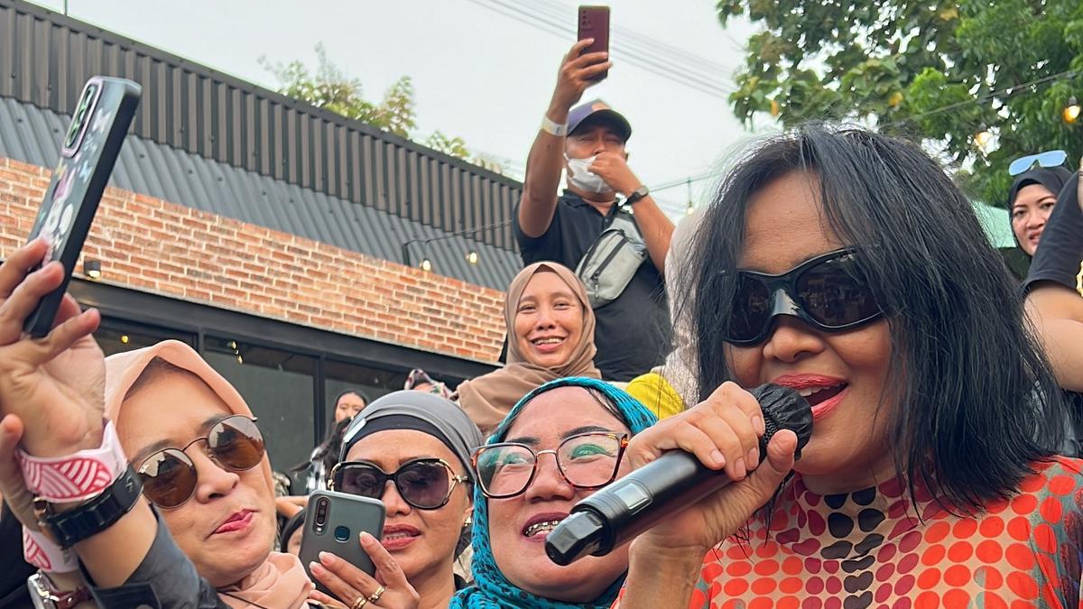 Tampil Apik di 'Legend Night', Atiek CB Buktikan Sebagai Penyanyi Senior yang Terus Dinanti