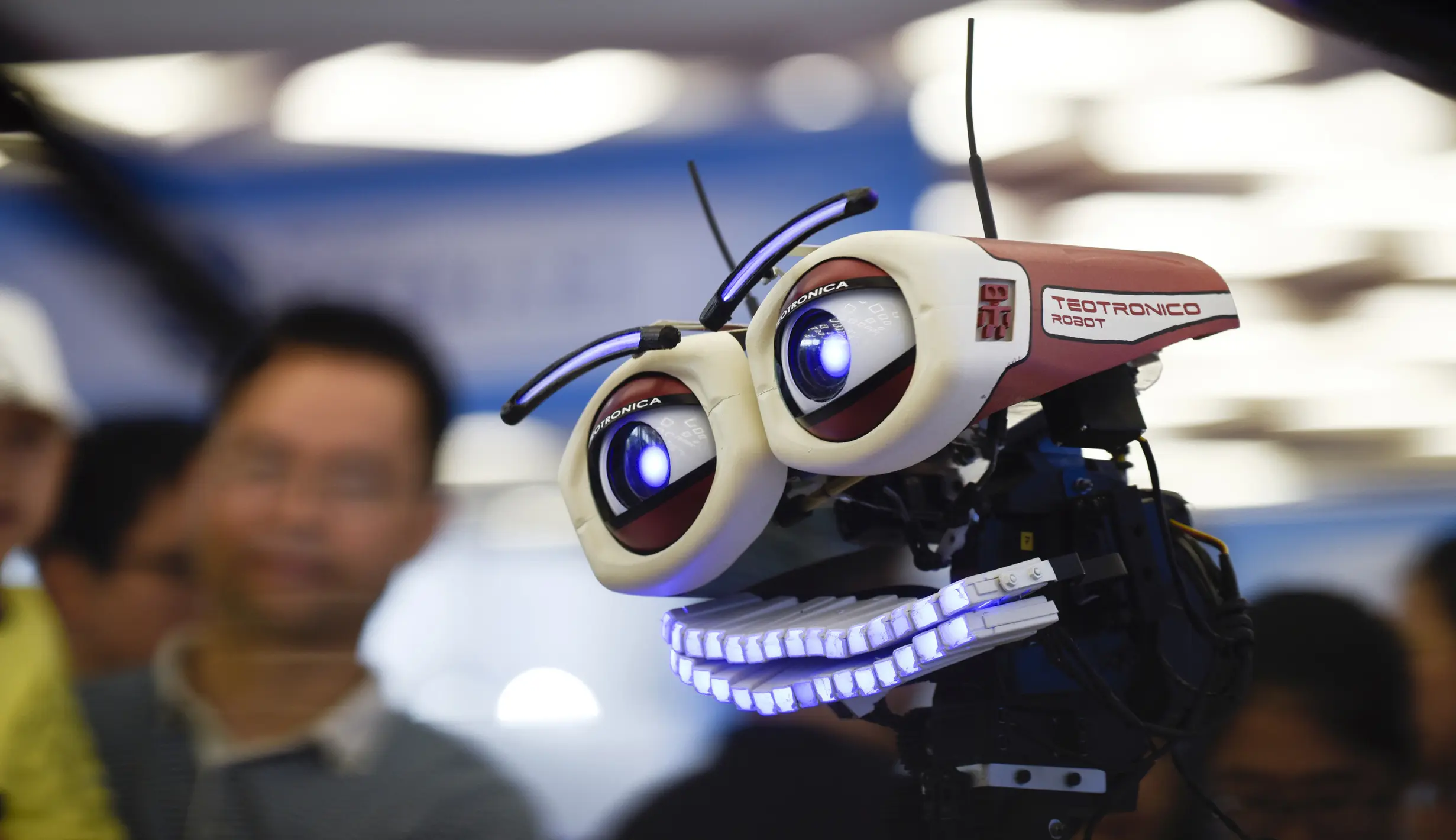 PHOTO: Mahir Bernyanyi, Robot Piano Ini Pikat Pengunjung Konferensi ...