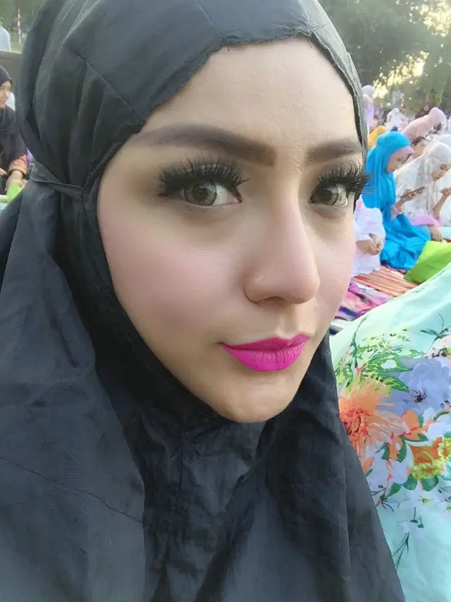 6 Potret Terbaru Regina Andriane Mantan Istri Farhat Abbas, Bikin Pangling - Hot Liputan6.com