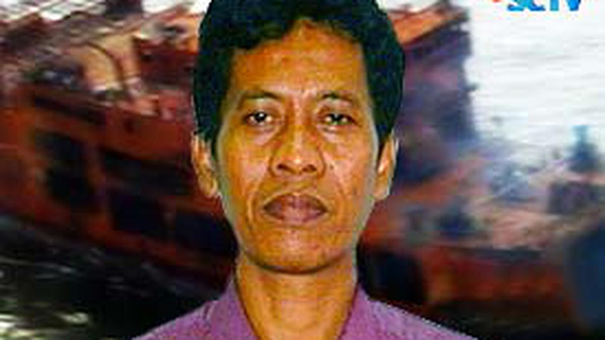 Guntur Berusaha Menyelamatkan Kamera