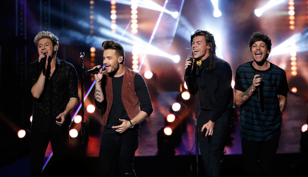 One Direction Tampil Sempurna Pada AMA 2015 - Foto Liputan6.com