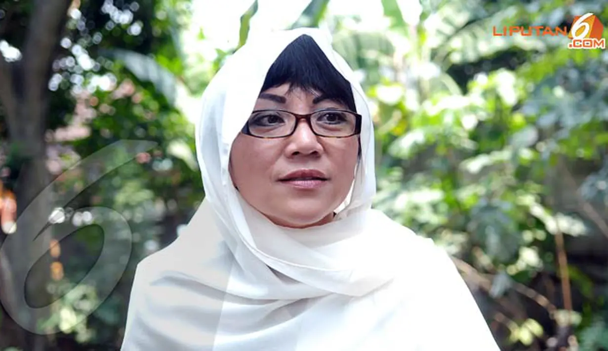 Lurah Susan Jasmine Tampil Berkedurung - Foto Liputan6.com