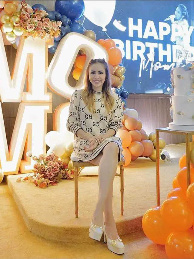 6 Momen Keseruan Ulang Tahun Momo Eks Geisha Ke-37, Meriah Penuh Kejutan - Hot Liputan6.com