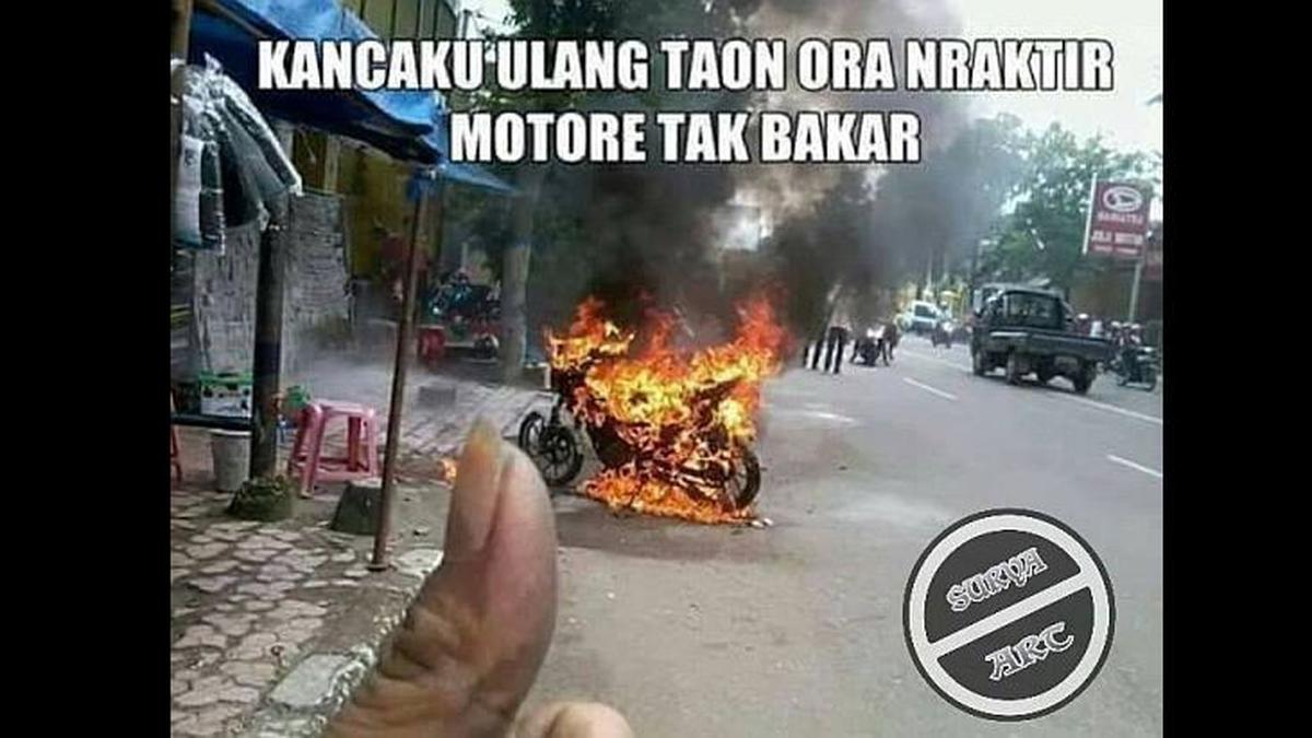 Meme Otomotif Pekan Ini: Bakar Motor - Otomotif Liputan6.com