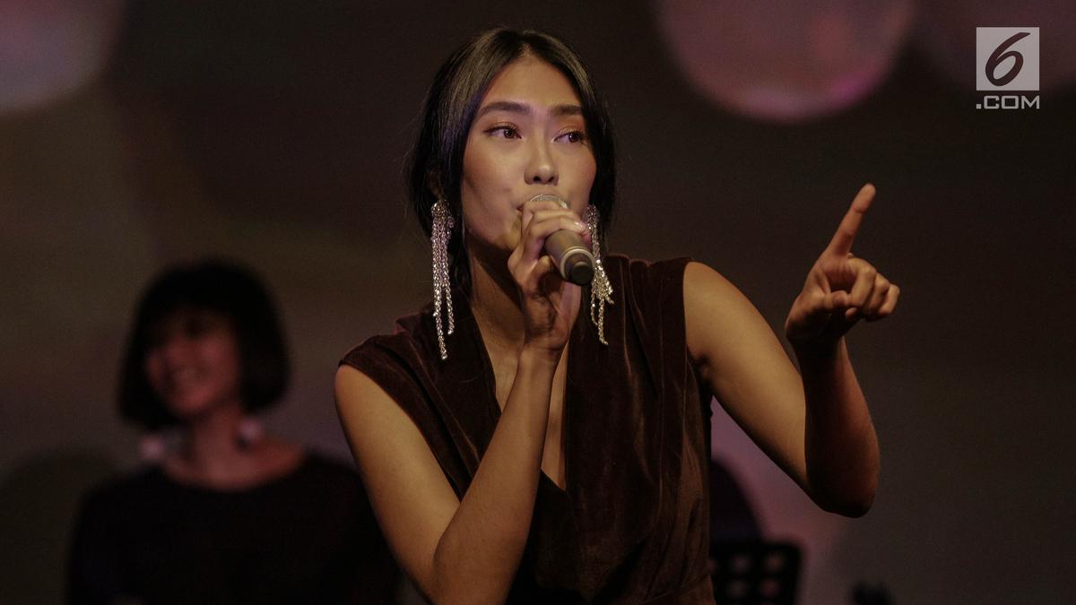 FOTO: Bertema Cinta, Alika Luncurkan Album Perfect Moment - Foto Liputan6.com