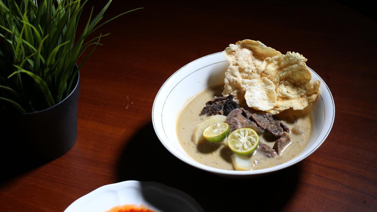 Resep Soto Sapi Spesial mulai Berkuah Bening, Santan, dan ala Madura - Food Fimela.com