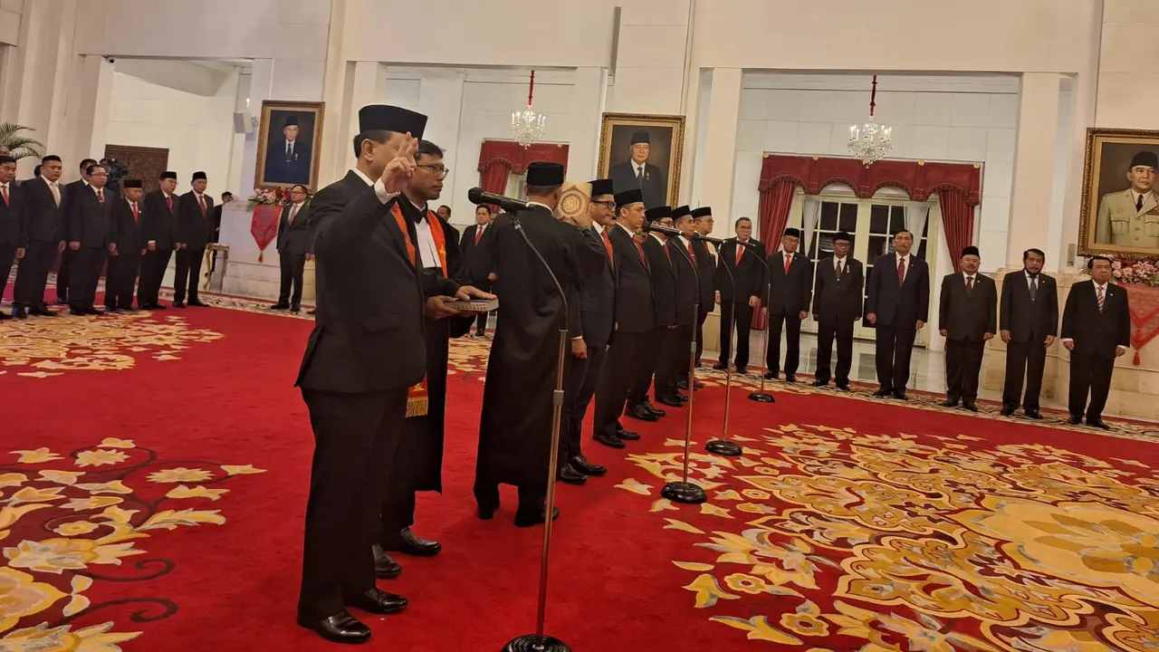 Profil Nezar Patria yang Resmi Dilantik Presiden Jokowi Jadi ...