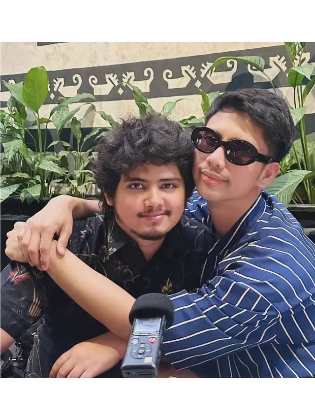 6 Potret Penampilan Aliando yang Kembali Bikin Pangling, Reuni Bareng ...