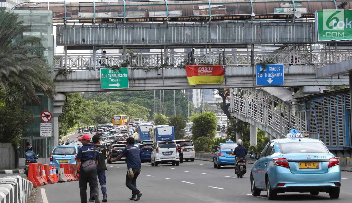 FOTO: Akan Diganti Pelican Crossing, JPO Tosari Segera Dibongkar - Foto ...