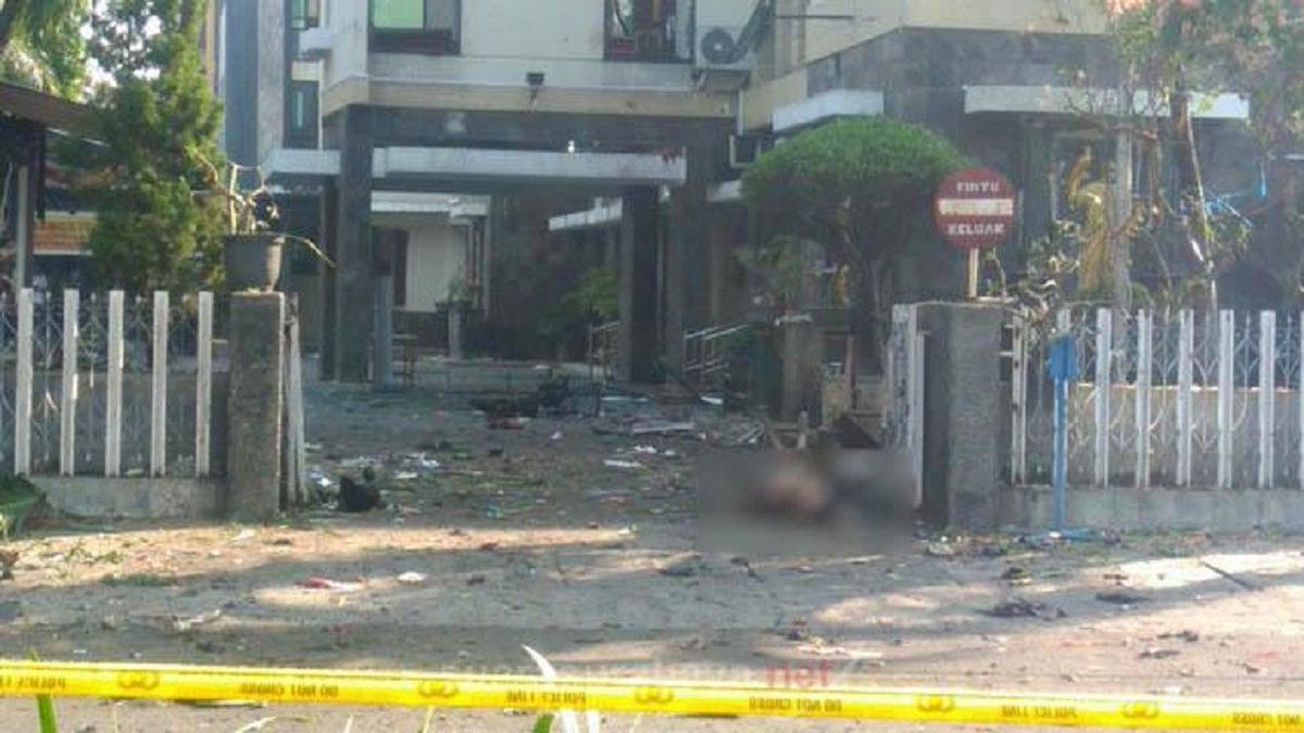 5 Ambulans Bawa Korban Ledakan Gereja Santa Maria Surabaya Ke Rs Dr