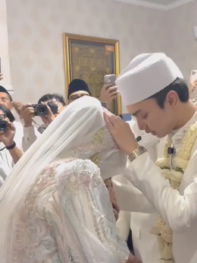 Menikah Muda, Ini Sosok Khansa Mariska Istri Gus Azmi - ShowBiz ...