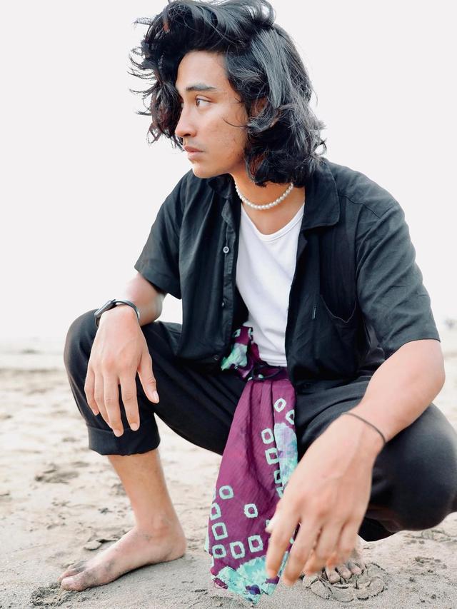 Kini Gondrong dan Pakai Tindik, Ini 6 Potret Transformasi Abidzar Al ...