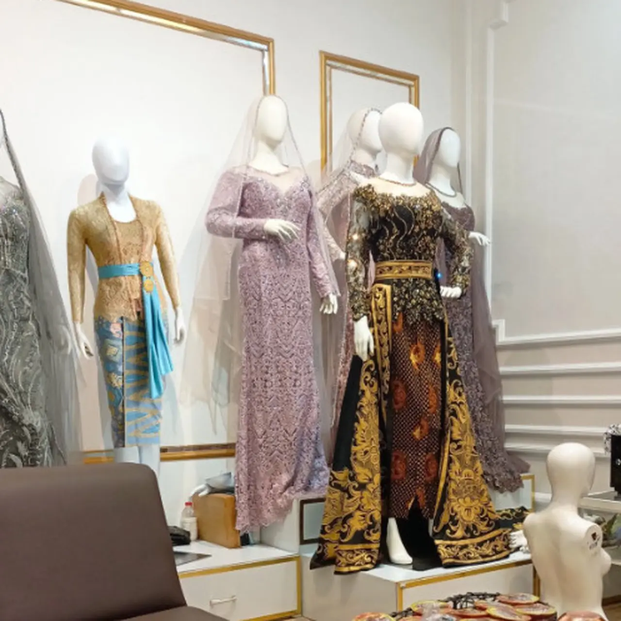 6 Editan Patung Manekin Pakai Baju Ini Kocak Tapi Rapi, Bisa Bikin ...