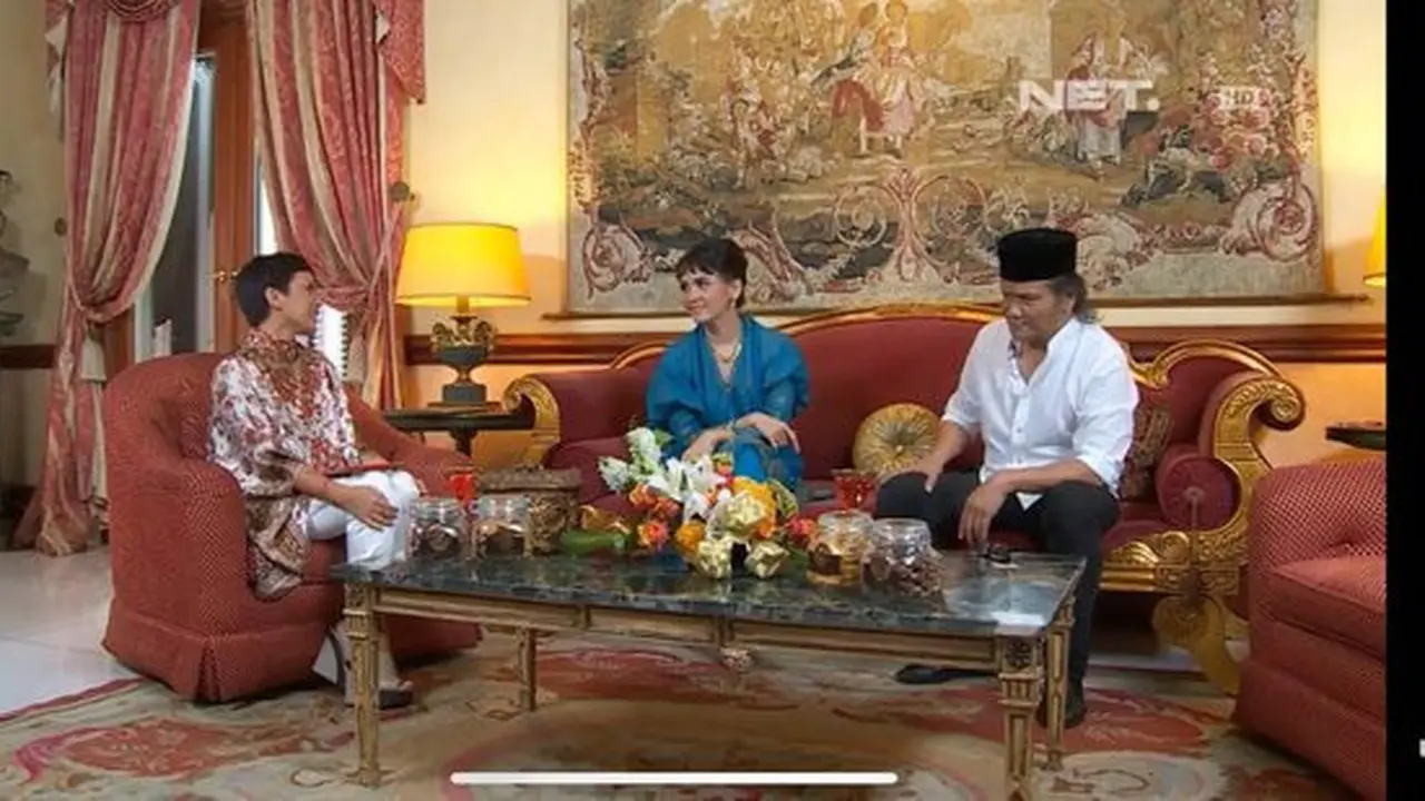 8 Potret Rumah Adrie Subono yang Mirip Istana dengan Patung di Mana ...