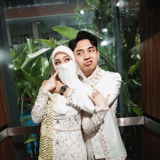 5 Potret Tina Agustin, Istri Fiki Naki dalam Balutan Dress Pengantin Bercadar