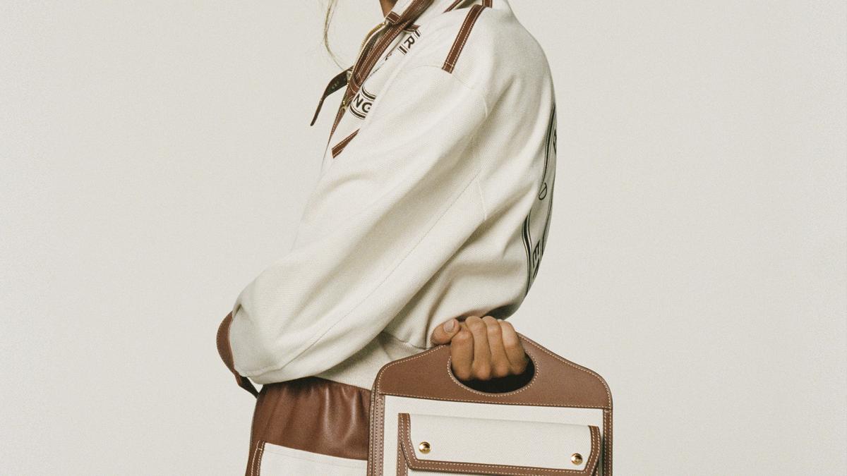 Tas Signature Burberry Pocket Bag Hadir dengan Logo Grafis Baru