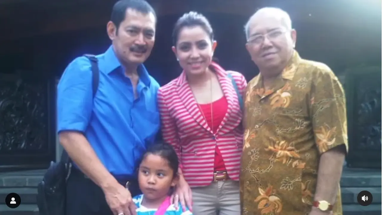 6 Potret Khirani Anak Mayangsari Foto Bareng Kakek dan Nenek, Orang Terpandang - Hot Liputan6.com