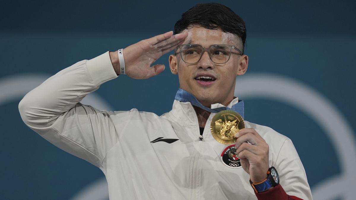 Negaranya Sepi Medali, Media Vietnam Puji Lifter Indonesia Rizki ...