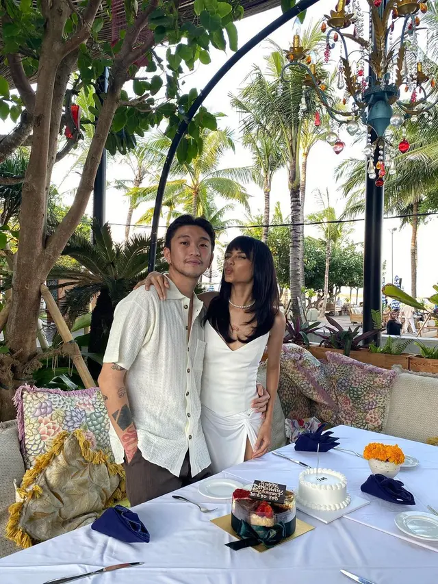 6 Potret Roy CDC Kakak Rich Brian, Member Baru Weird Genius Gantikan Gerald Liu - Hot Liputan6.com