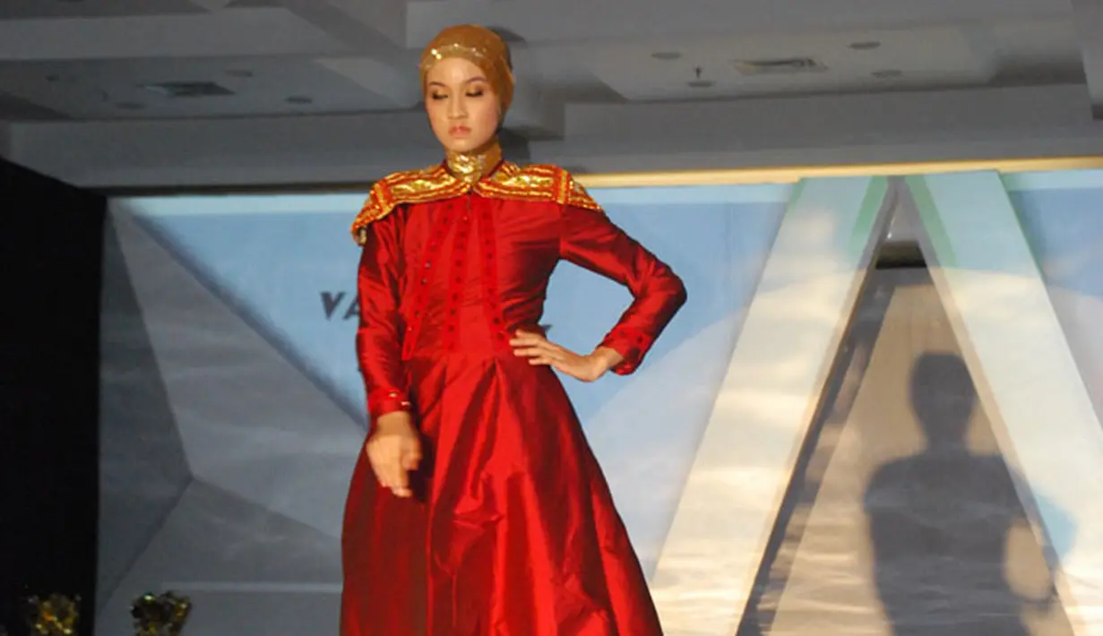 Cantiknya Warna-Warni Koleksi Busana Andy Sugix Dalam 'Value Of Indonesia' - Photo Fimela.com