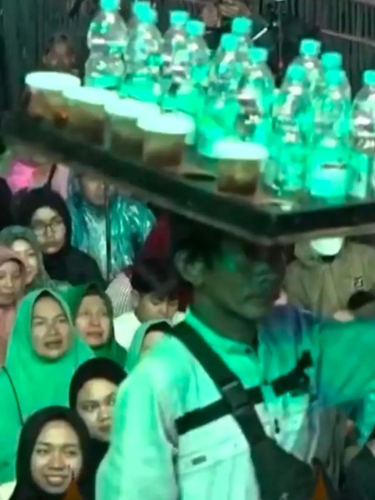 Penjual Es Teh yang Dihina Gus Miftah Bakal Diberangkatkan Umrah, Warganet: Cara Allah Angkat ...