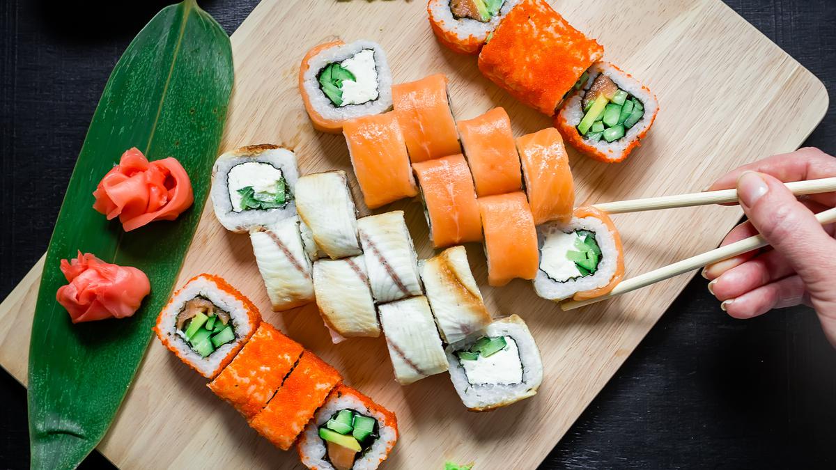 Mengenal 10 Jenis Sushi, Favoritmu yang Mana Sahabat Fimela ...