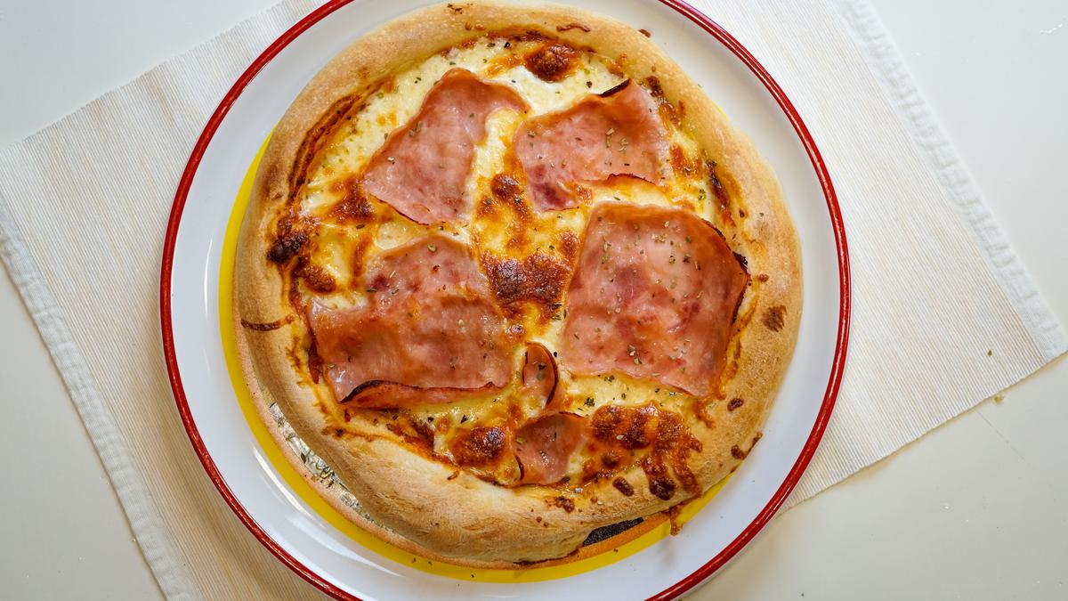 Kombinasi Makanan Unik: Begini Cara Buat Pizza Pot Pie - Food Fimela.com