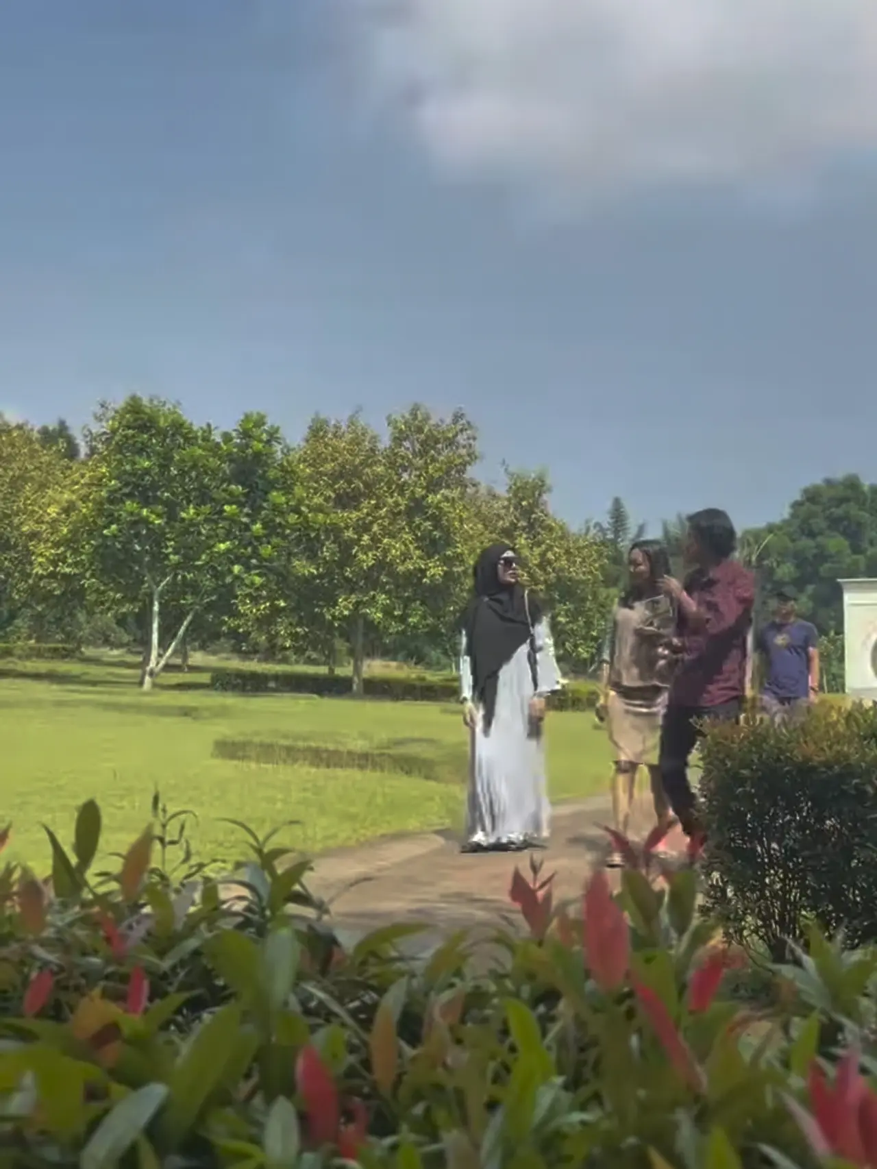 7 Potret Clara Shinta Sudah Beli Kain Kafan dan Pemakaman Mewah, Jadi Investasi - Hot Liputan6.com