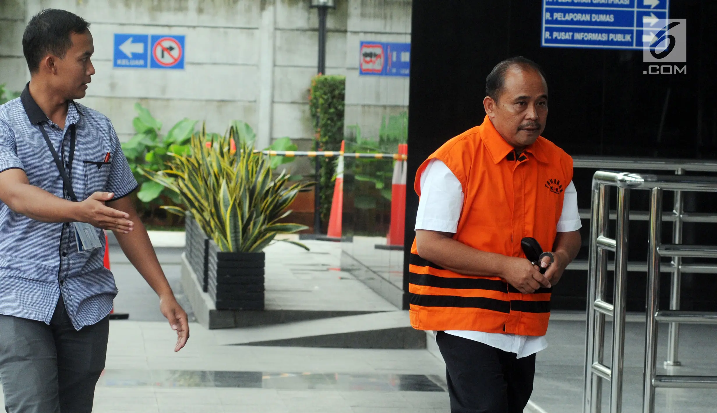 FOTO: Kadisdik Cianjur Cecep Sobandi Jalani Pemeriksaan Lanjutan di KPK ...