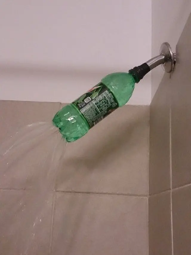 6 Lifehack Pakai Botol Bekas Tak Terpakai Ini Kreatif Sekaligus Kocak ...