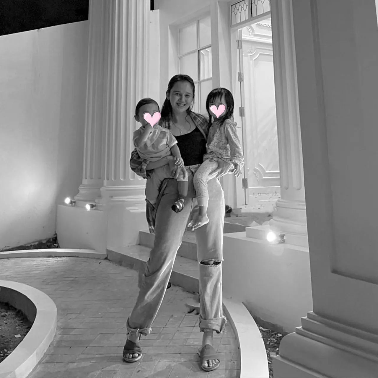 Istri Hamil Anak Ketiga, Ini 6 Potret Eza Gionino dan Meiza Aulia Asuh Buah Hatinya - Hot ...