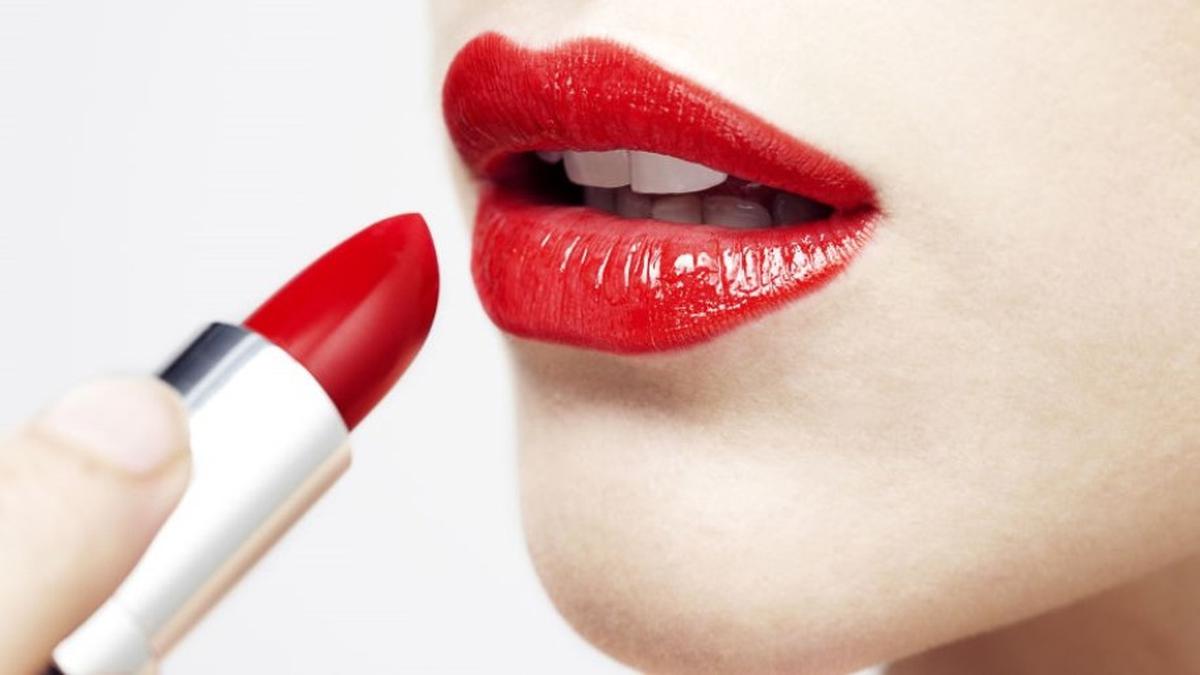 5 Kesalahan Cewek Saat Pakai Lipstik - Beauty Fimela.com