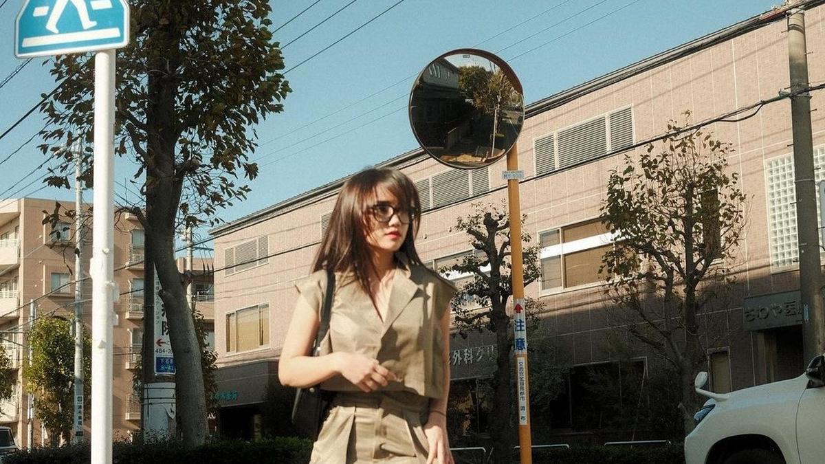 6 Potret Baru Fuji di Jepang, Outfit yang Dikenakan Jadi Sorotan ...