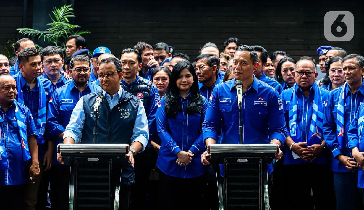 Senyum Anies Baswedan Saat Sambangi Markas Demokrat - Foto Liputan6.com