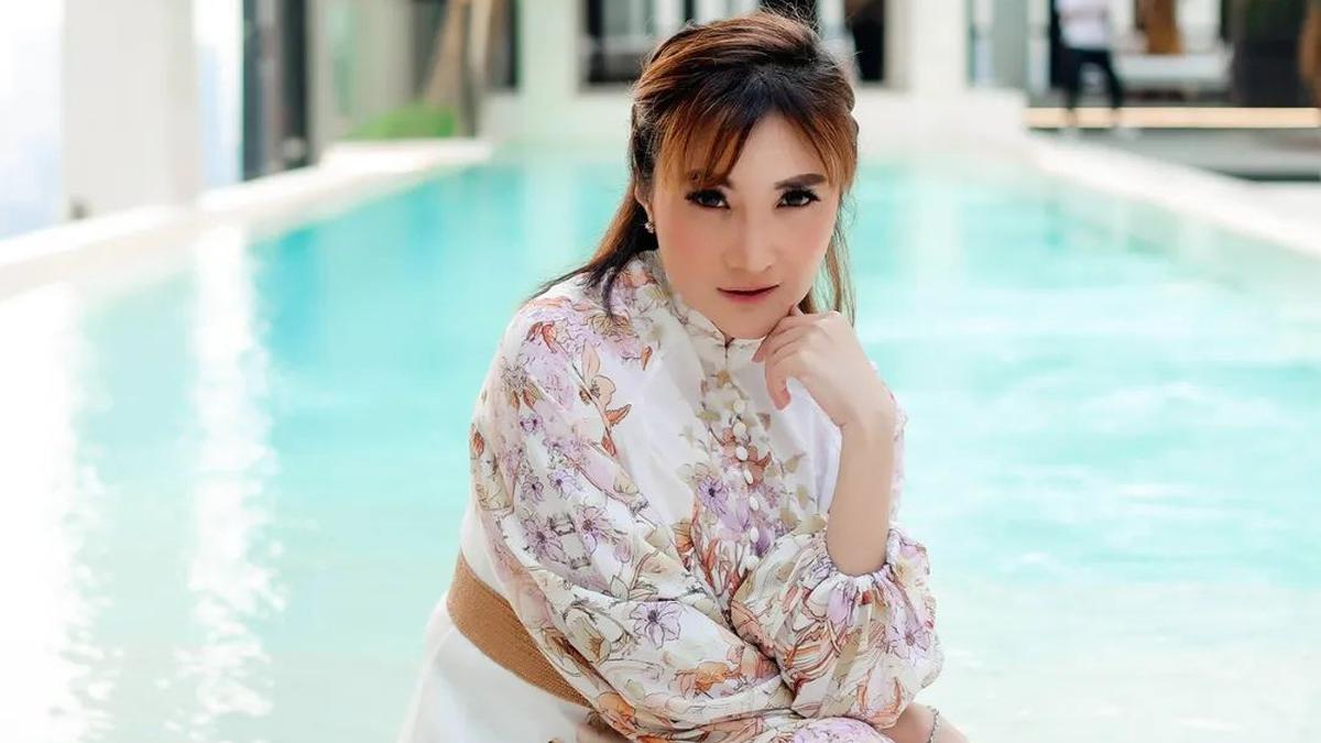 Hamil di Usia 41 Tahun, Kiki Amalia Pamer Perut Buncit - Entertainment Fimela.com