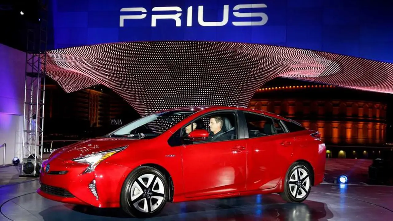 Toyota Tunda Debut Prius Terbaru - Otomotif Liputan6.com