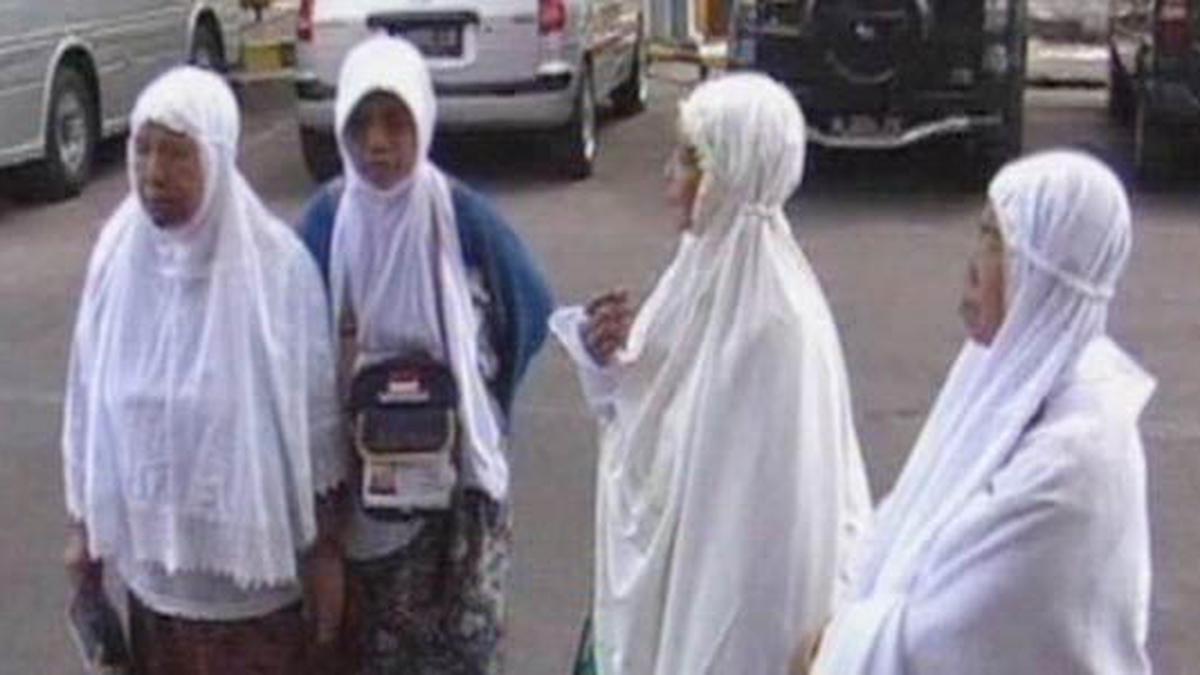 Bus Rombongan Haji Bojonegoro Tabrakan Beruntun - Islami Liputan6.com