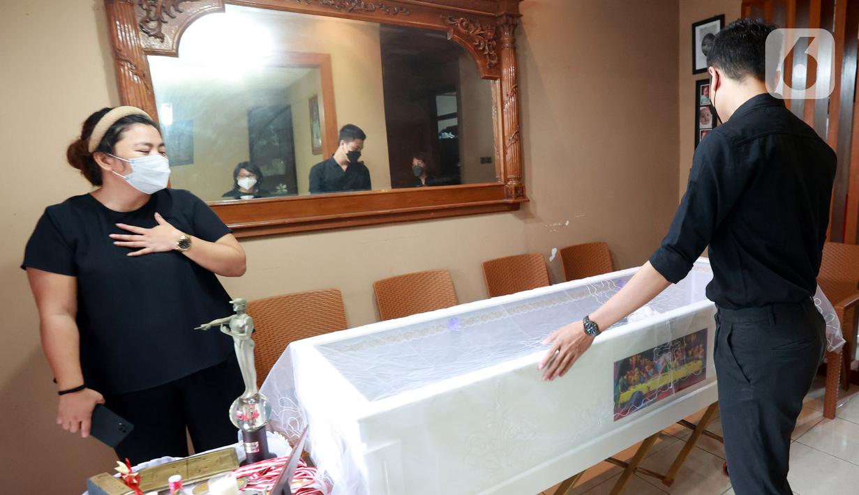 Suasana Rumah Duka Mantan Pelatih Timnas Indonesia Benny Dollo - Foto Liputan6.com