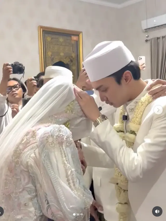 6 Potret Pernikahan Gus Azmi dan Khansa Mariska, Sederhana Penuh Khidmat - ShowBiz Liputan6.com