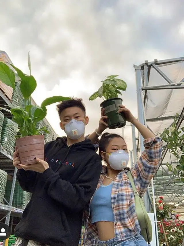 Dikabarkan Pacaran, Ini 6 Momen Kedekatan Rich Brian dan Vanntey Heng ...